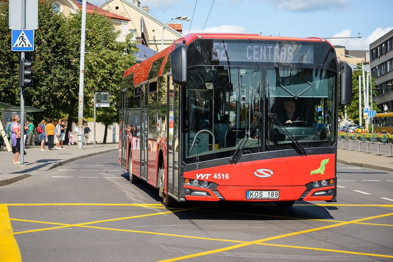 Vilniuje autobusas kliudė ir sužalojo ant šaligatvio stovėjusį pėsčiąjį ...