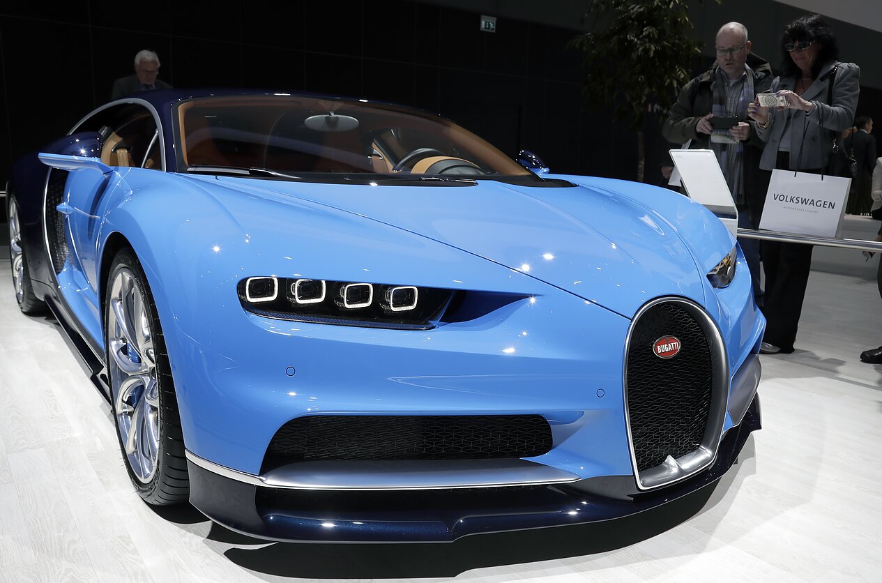 Net ir sumokėję 3 milijonus, „Bugatti Chiron“ savininkai su automobiliu ...