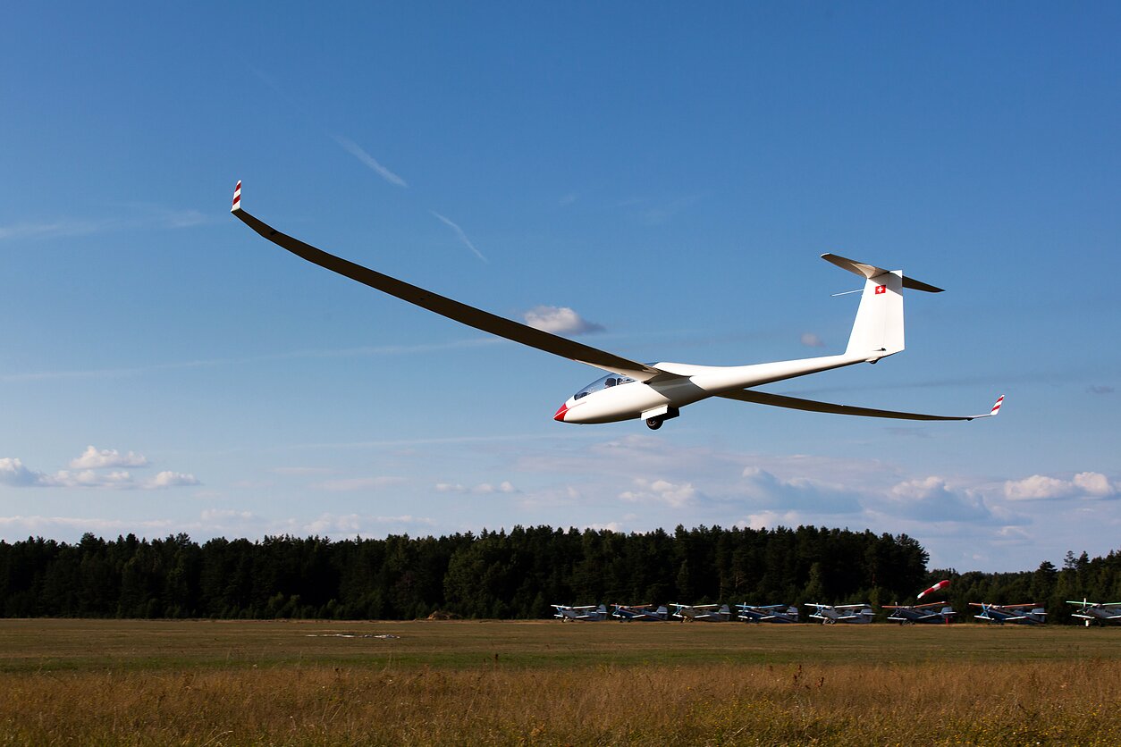 Pasaulio aviacijoje lyderiaujantiems lietuviškiems sklandytuvams koją ...
