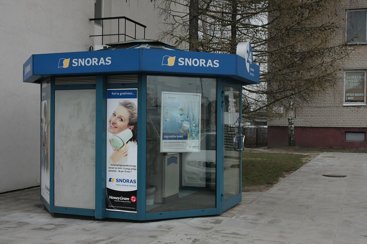 Žlugęs „Snoras“ iš Šveicarijos „Julius Baer“ atgaus 105 mln. eurų - LRT