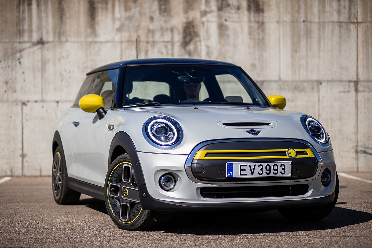 Elektromobiliu virtęs „MINI Cooper S“: galios gali pasirodyti daugiau ...