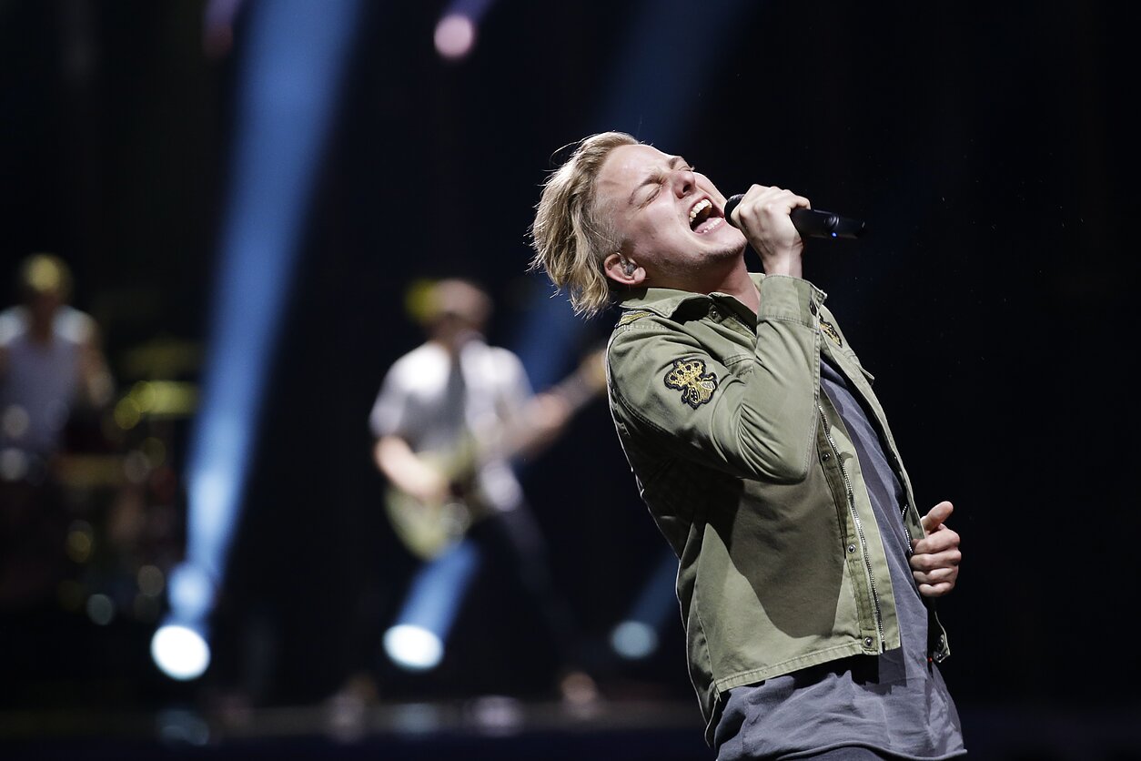Mirė „Eurovizijoje“ Vengrijai atstovavusios grupės AWS lyderis ...