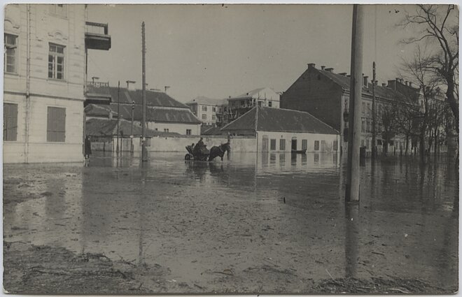 1931 metų potvynis Vilniuje: spinta plaukiojantys vilniečiai ir ...
