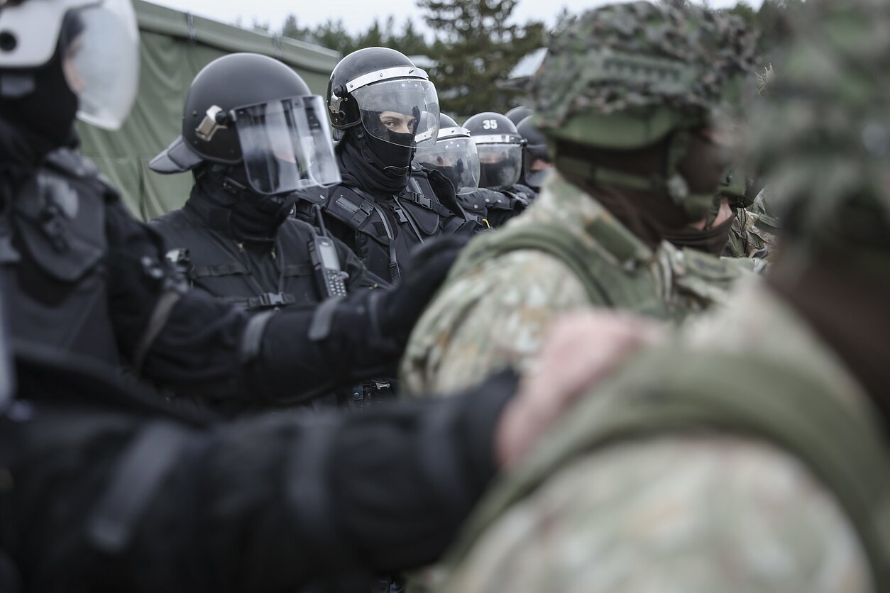 Lithuanian military establishes forward base near Belarus border - LRT