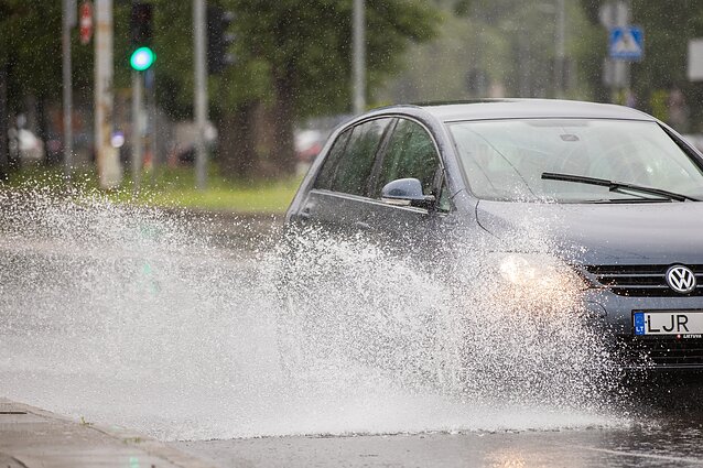 Niūru ir rudeniška: Lietuvą užguls lietaus debesys, krituliai iš ...