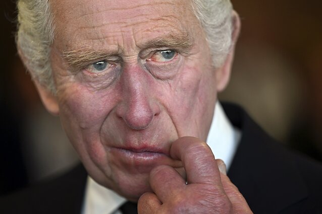 JK karalius Karolis III planuoja patraukti į šoną sūnų Harry ir į ...