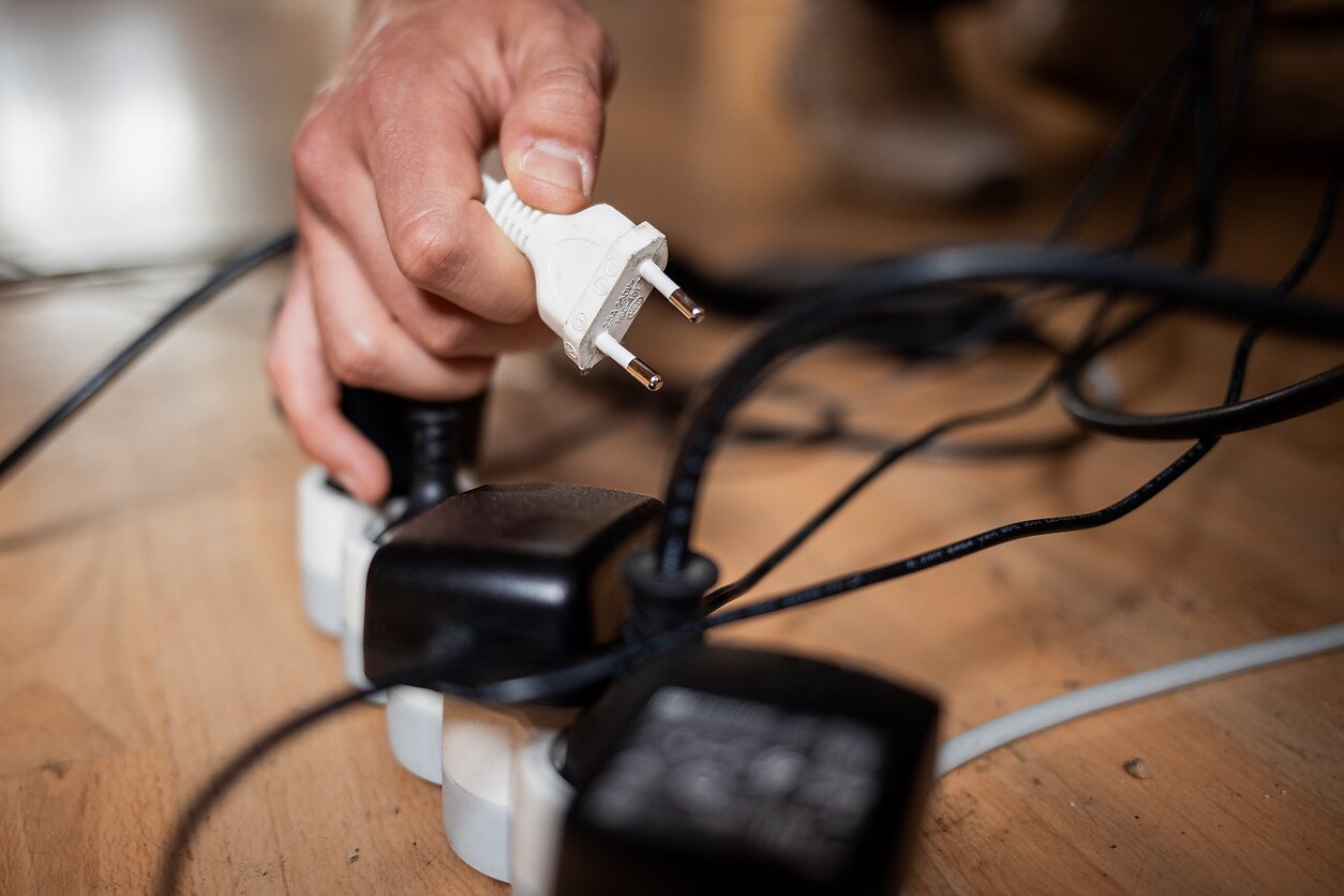 LEA: per savaitę „Elektrum Lietuvos“ kaina mažėjo, „Igničio“ ir „Enefit ...