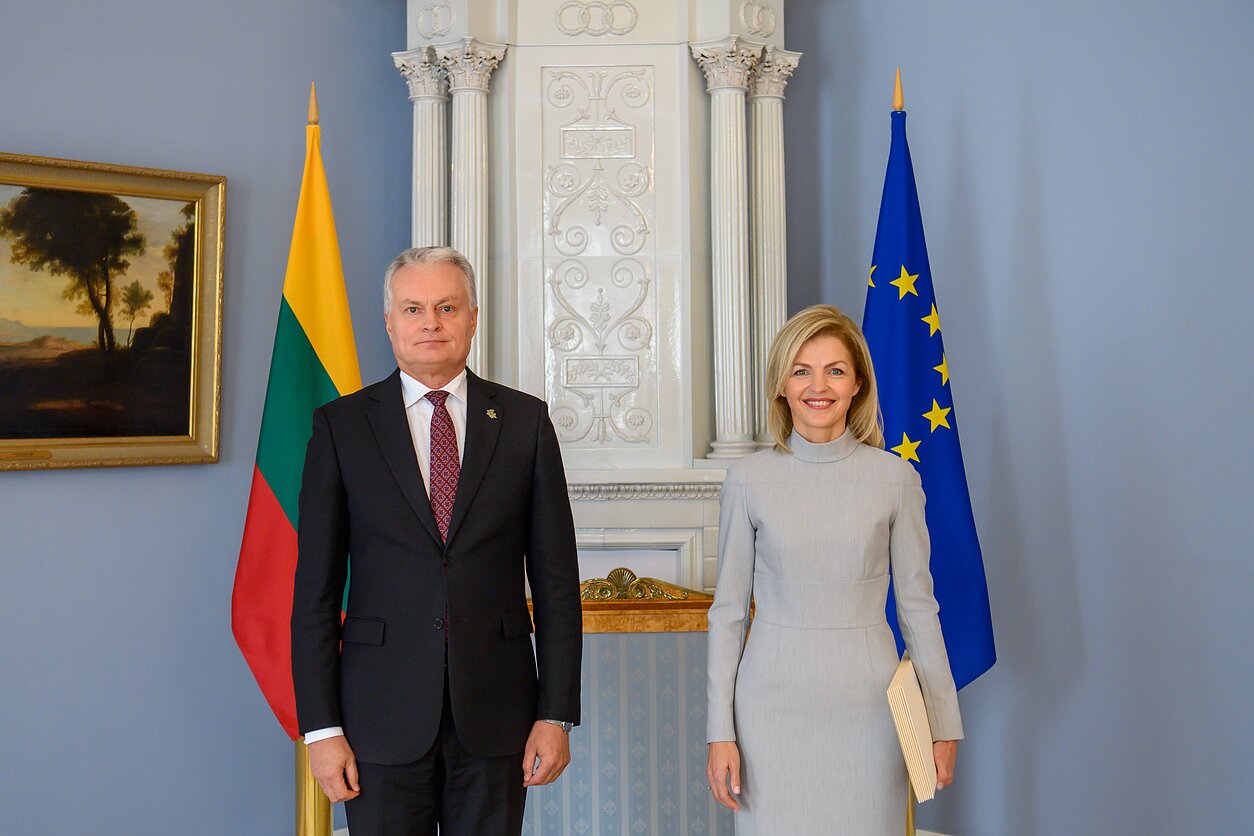 Prezidentas suteikė įgaliojimus Lietuvos ambasadorei Italijoje Daliai ...