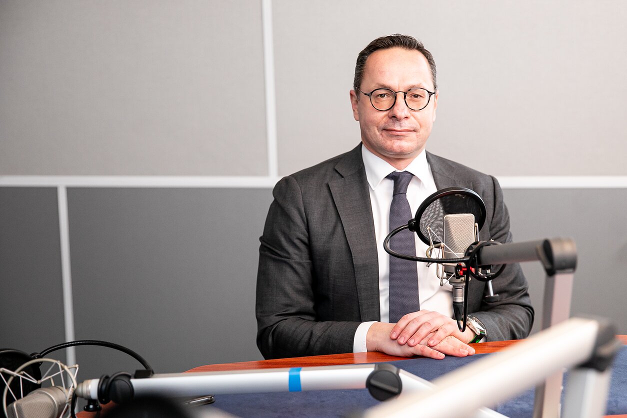 Pavilionis sureagavo į liberalų raginimus grįžti prie užsienio ...