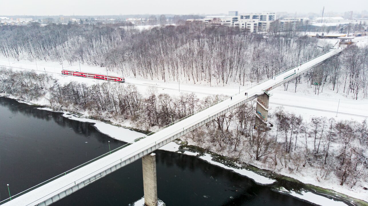 Netrukus keisis traukinių tvarkaraščiai: populiariausi reisai bus ...