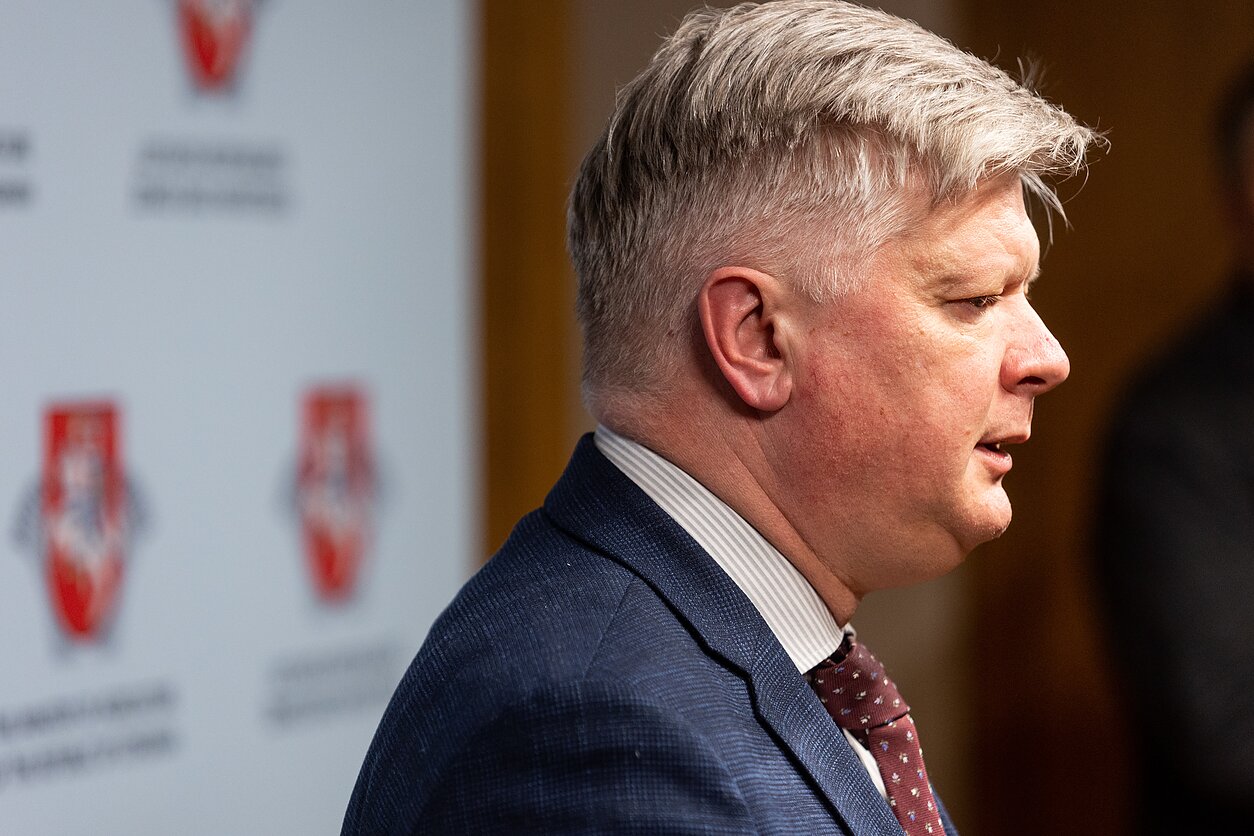 Navickas interpeliacijos autoriams: jaučiu pareigą likti ministru ir ...