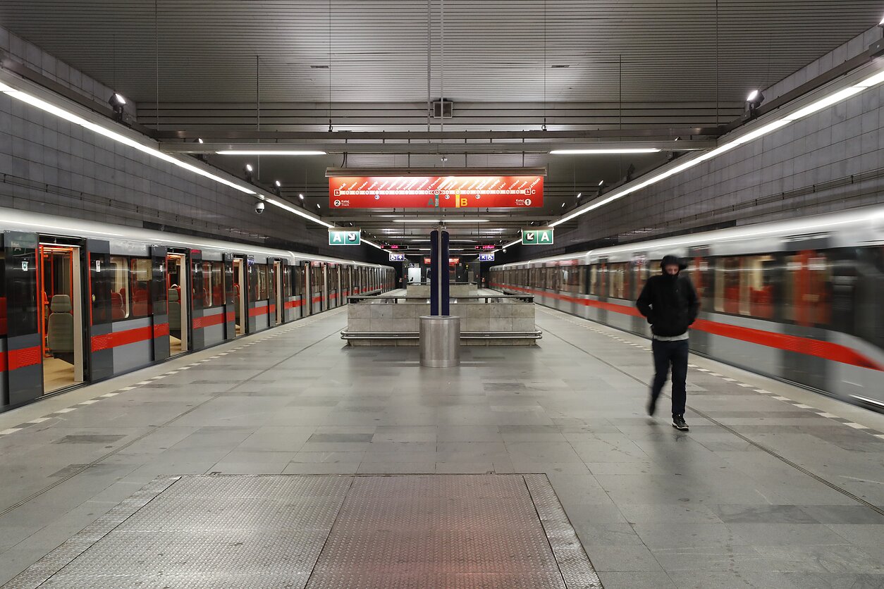 Pabėgęs kalinys aptiktas įstrigęs Prahos metro tunelyje - LRT