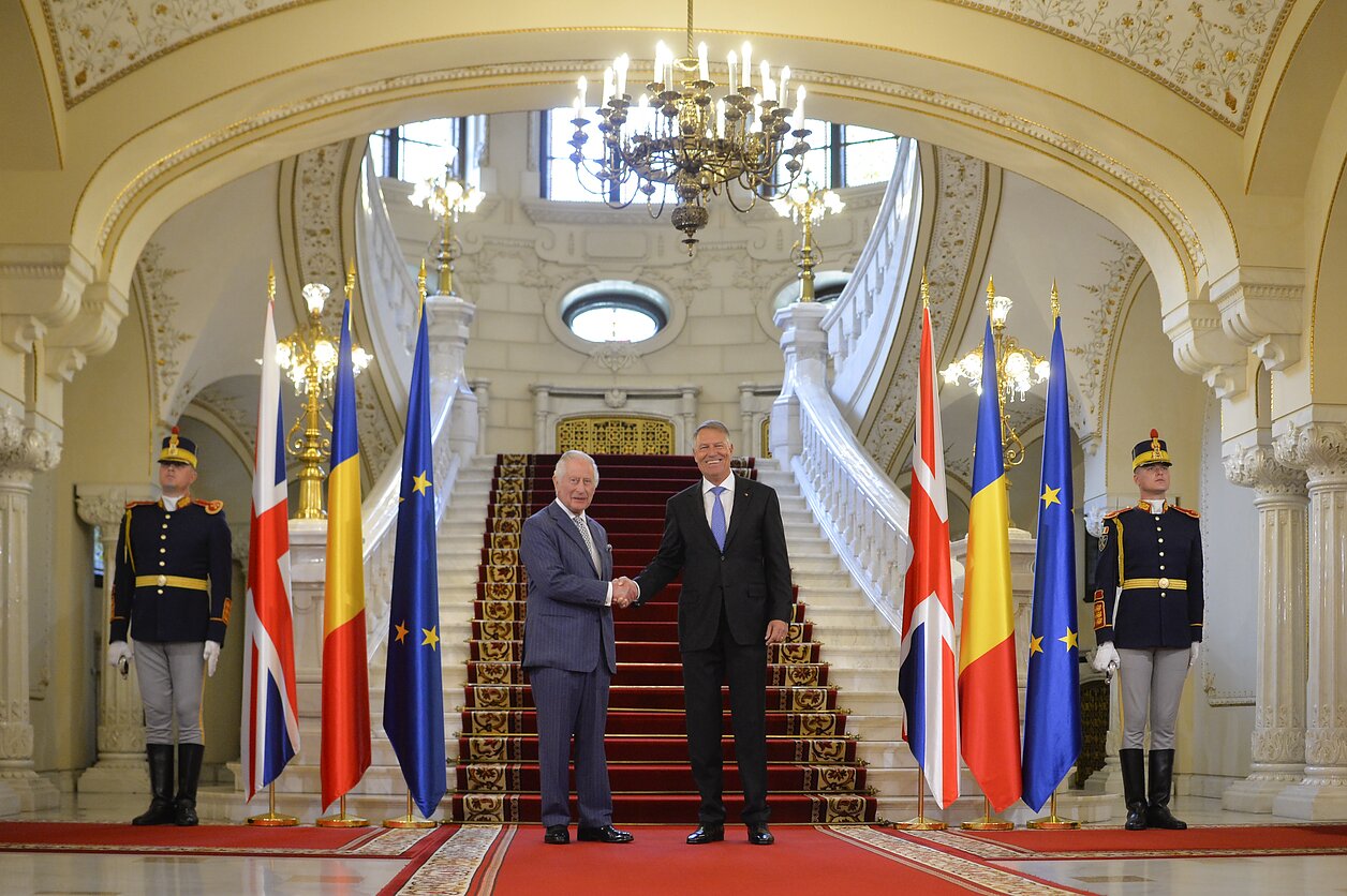 Britų karalius Karolis III atvyko į Rumuniją pirmojo vizito po ...