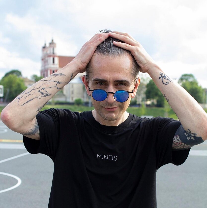 Vasaros popietė. Kaip atrodo Arnoldo Remeikos vasara? - Radioteka - LRT