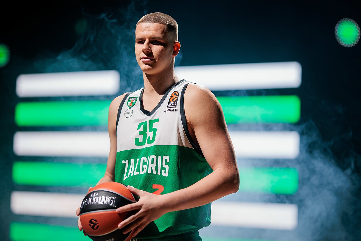 „Žalgirio“ pasiūlymas Danielių Lavrinovičių užklupo ravint močiutės ...