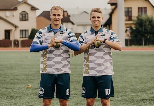 Lietuvos vėliavą nešantis augančio smūginio sporto duetas pildo ...