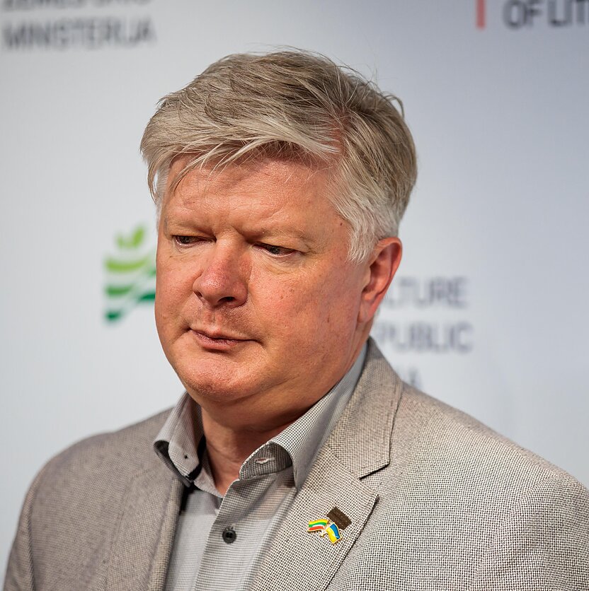 Aktualus pokalbis. Ūkininkams pasiekus Vilnių, ministras Navickas kalba ...