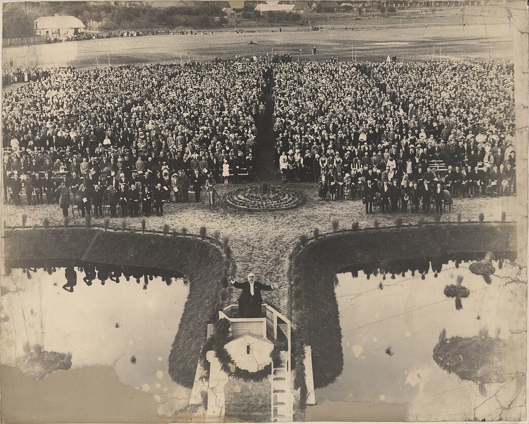 1924-ųjų Dainų šventė: dalyviai kuklaus guolio nesibaidė ir miegojo ant ...