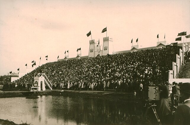 1924-ųjų Dainų šventė: dalyviai kuklaus guolio nesibaidė ir miegojo ant ...