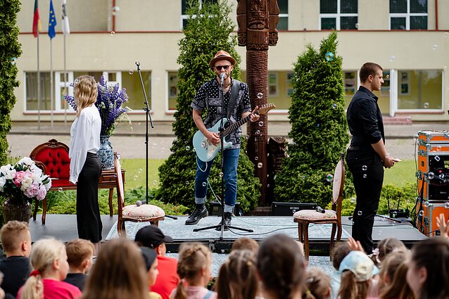 Teatro projektas „Kalbantys jausmai“ – jaunimo emocijos virstančios ...