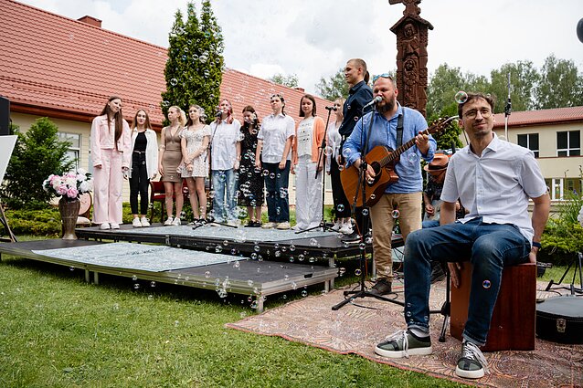 Teatro projektas „Kalbantys jausmai“ – jaunimo emocijos virstančios ...
