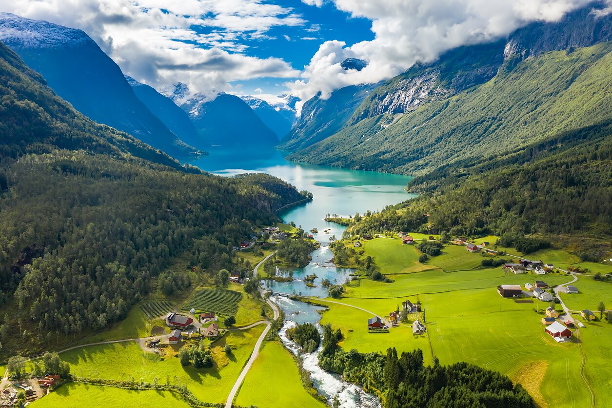 Įspūdingu grožiu turistus viliojančiam Geirangerio fjordui gresia ...