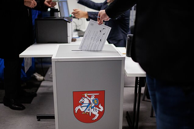 Prasideda balsavimas namuose renkant naują Seimą - LRT
