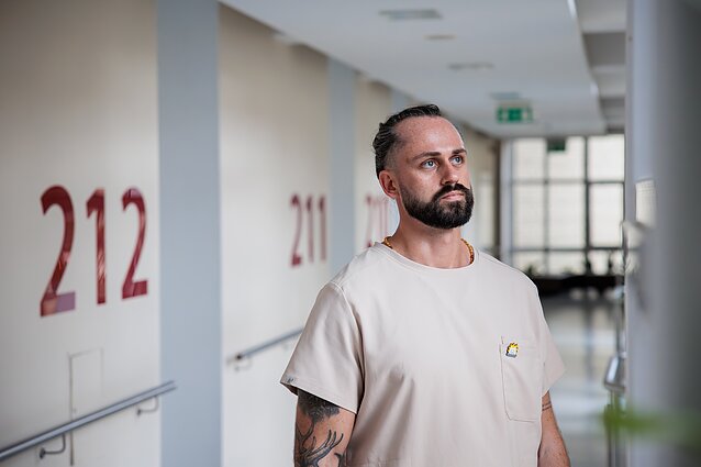 Urologo kabinete: ištikimybės žiedo nuėmimo operacija ir gydytoją ...
