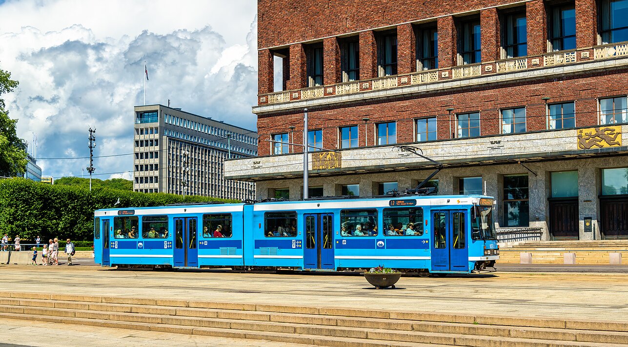 Nelaimė Oslo centre: tramvajus rėžėsi į „Apple“ parduotuvę - LRT