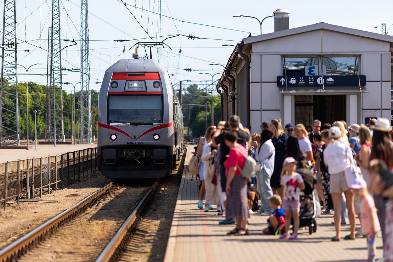 Per Velykas kursuos daugiau traukinių - LRT