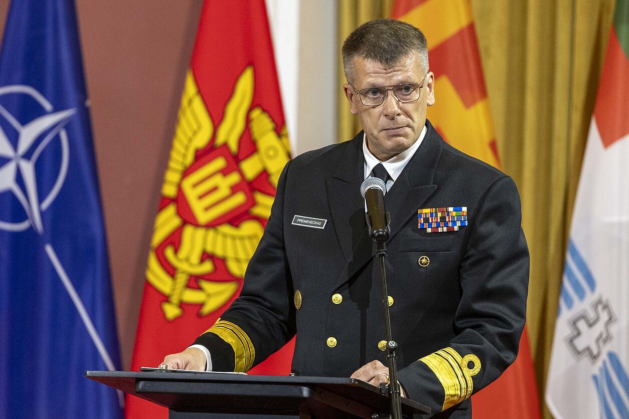 Kariuomenės Gynybos štabui vadovauti pradeda kontradmirolas Giedrius ...