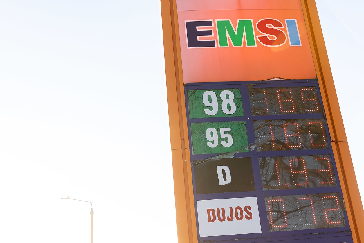 Taryba: be leidimo įsigijusi kelias degalines „Emsi“ galimai pažeidė ...