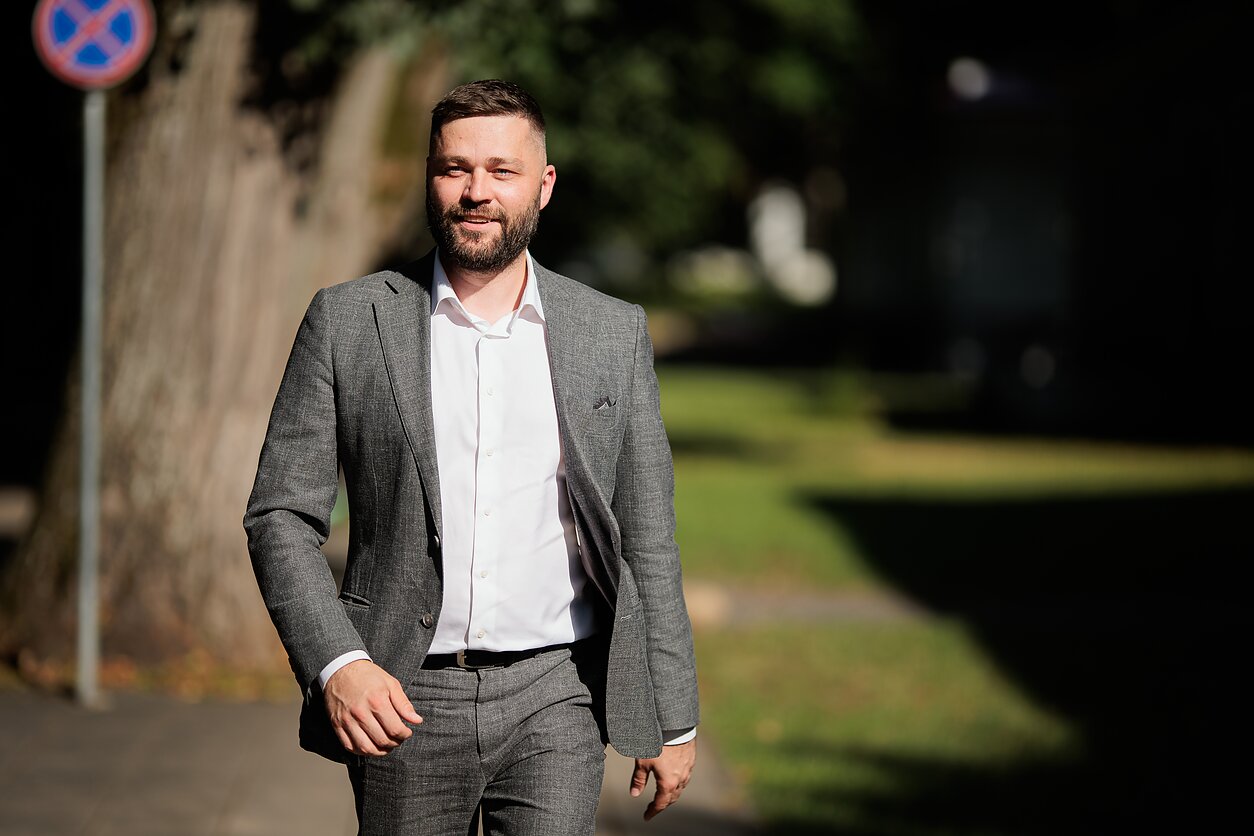 Audrius Petrošius. Valdantieji geba su pasididžiavimu pristatyti ...