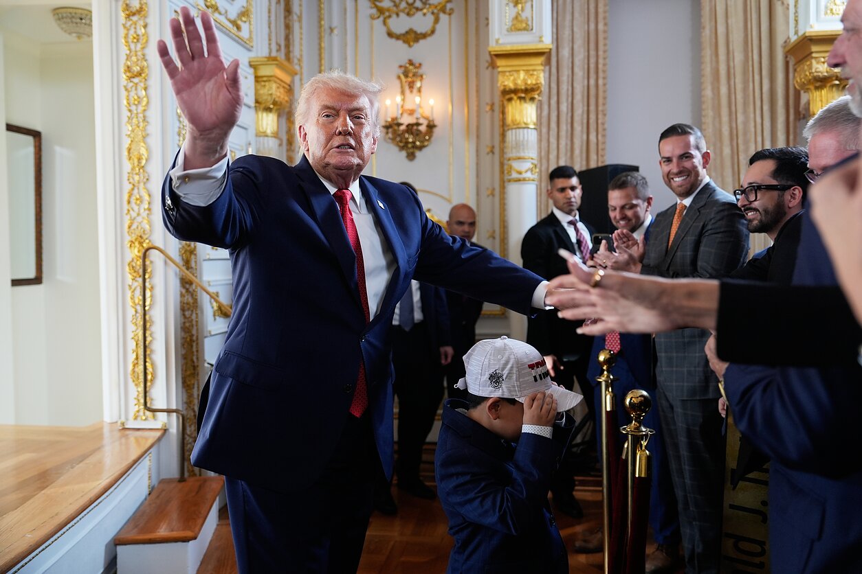 LRT trumpai. Naujai paviešinti Epsteino failai: kaip minimas Trumpas - LRT