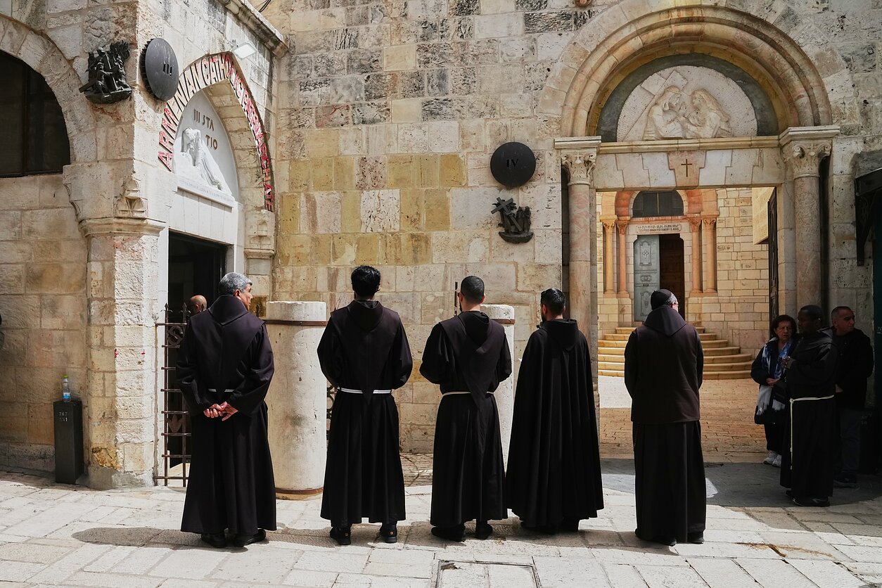 Jeruzalės patriarchas rengė Didžiojo penktadienio apeigas Kristaus Kapo ...