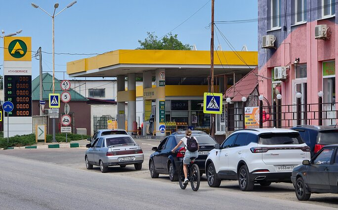 Karas Ukrainoje. Po Kyjivo smūgių Rusijos tiekimo linijoms Kryme stabdo ...